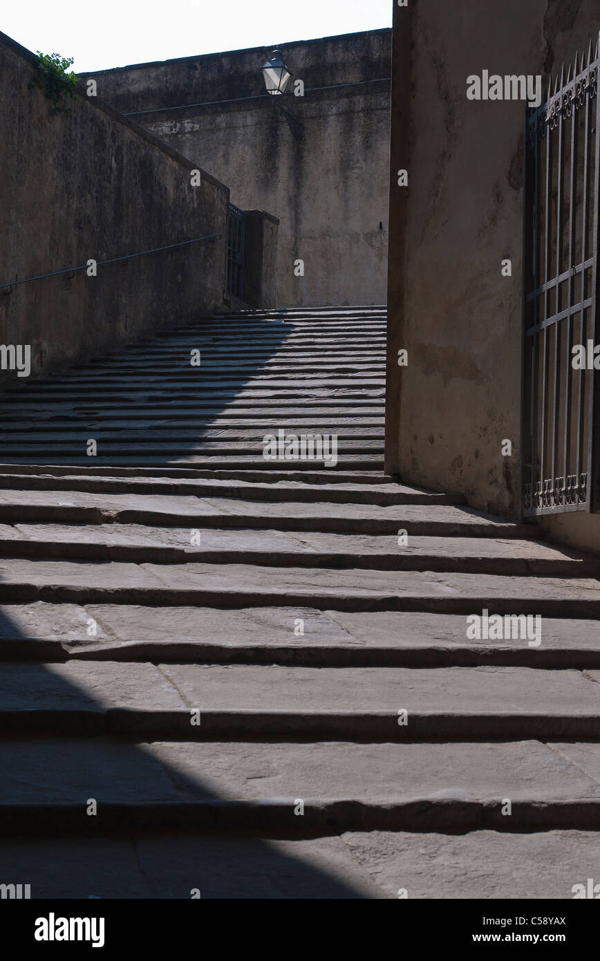 Repeating lines in architecture hi-res stock photography and images - Alamy