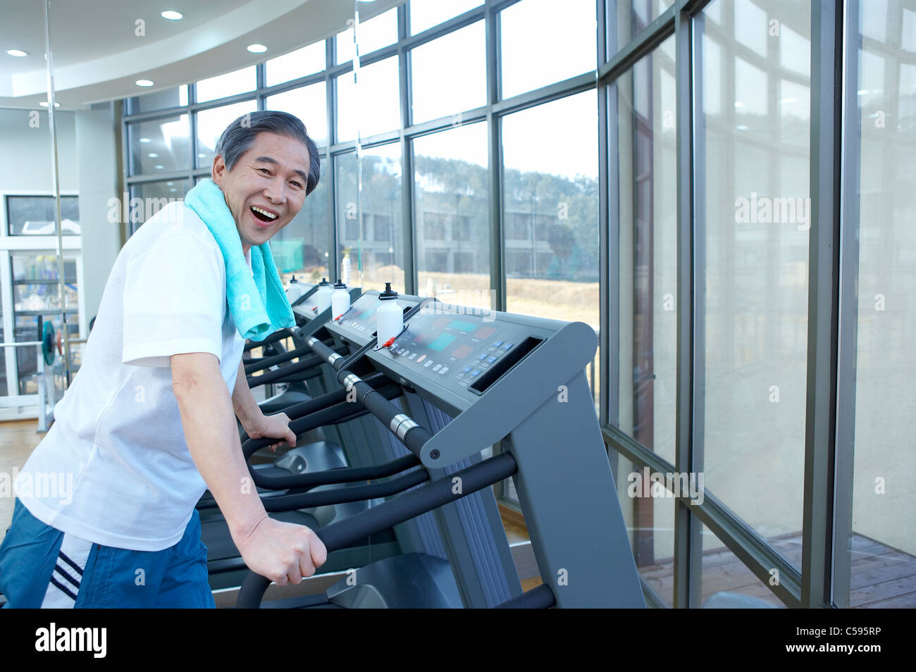 Portrait of senior man jogging on Treadmill at gym Stock Photo - Alamy