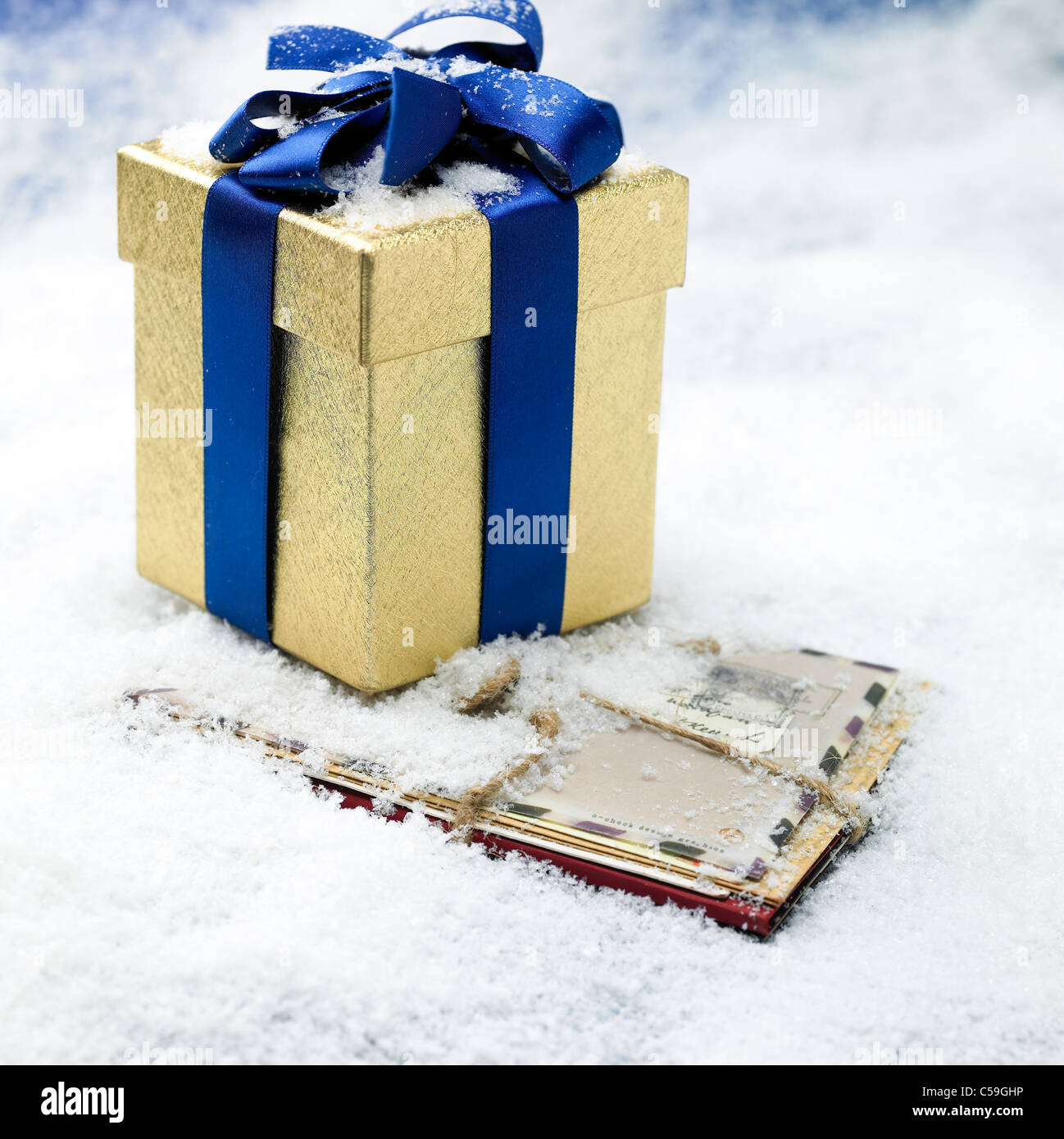 Gift wr hi-res stock photography and images - Alamy