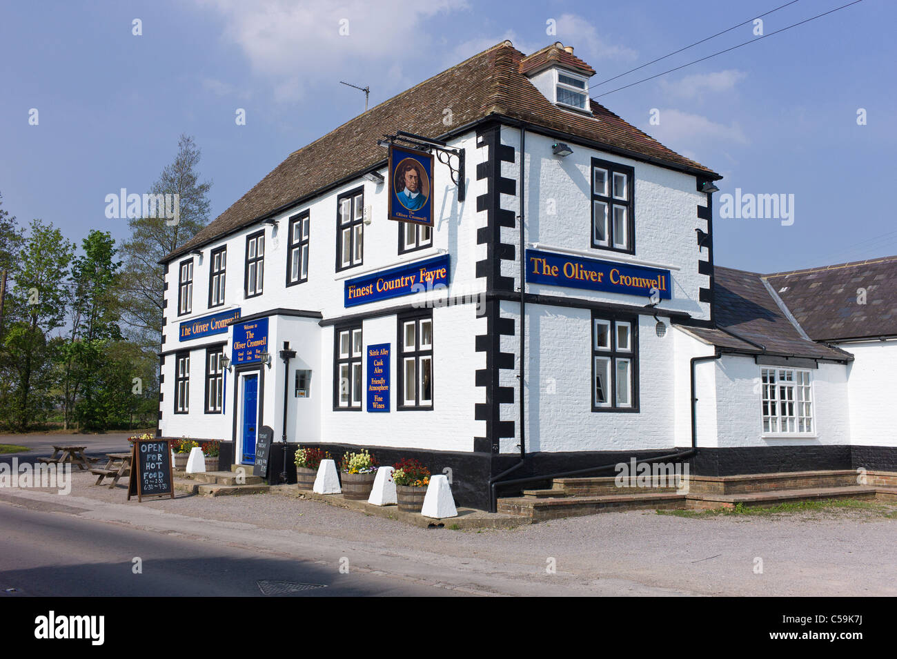 Oliver Cromwell Pub High Resolution Stock Photography and Images - Alamy