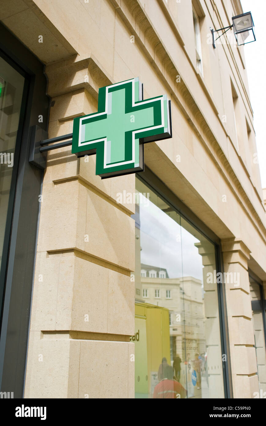 Green Cross sign for a pharmacy Stock Photo - Alamy