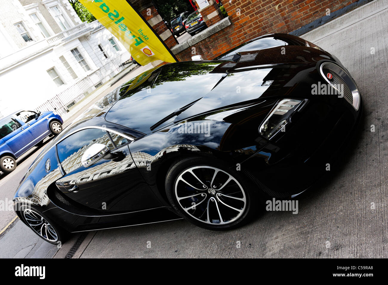 Bugatti veyron side hi-res stock photography and images - Alamy