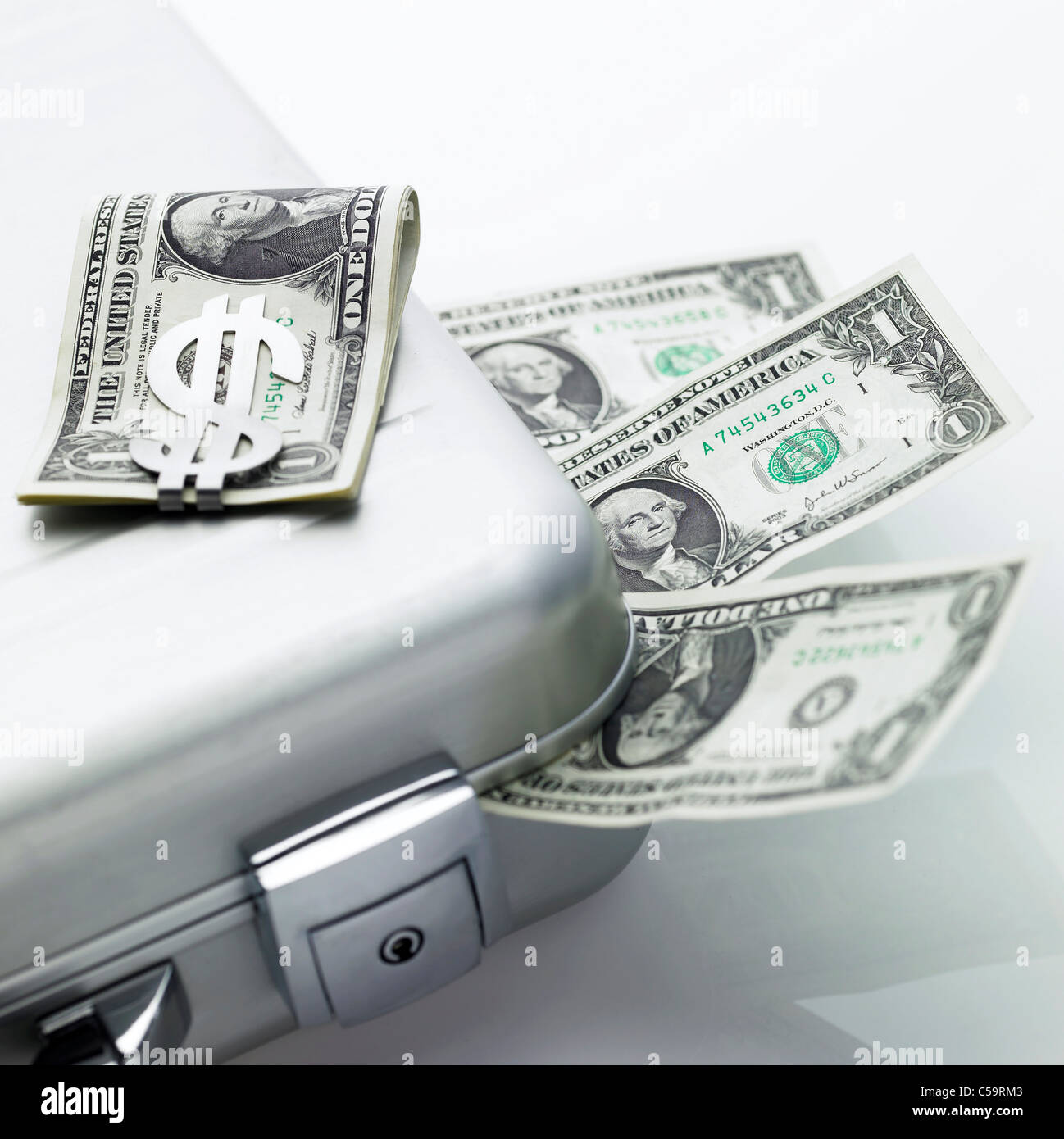 Overflow suitcase hi-res stock photography and images - Alamy