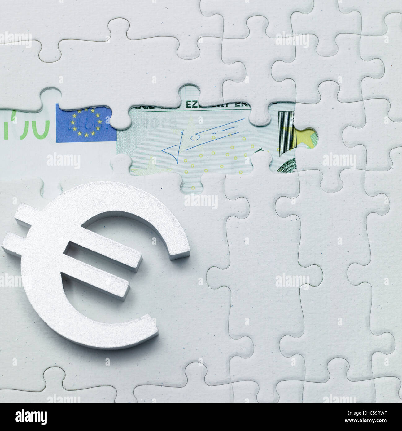 Euro symbol and note with Jigsaw Puzzle Stock Photo - Alamy