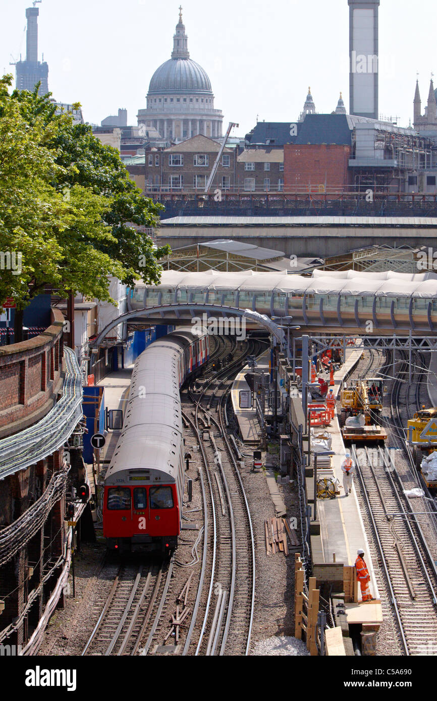 Above ground train hi-res stock photography and images - Alamy