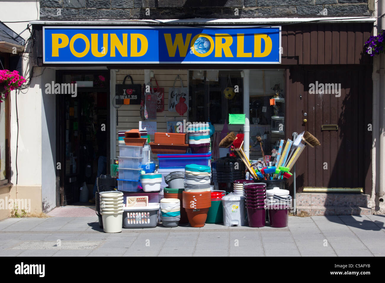 Pound world hi-res stock photography and images - Alamy