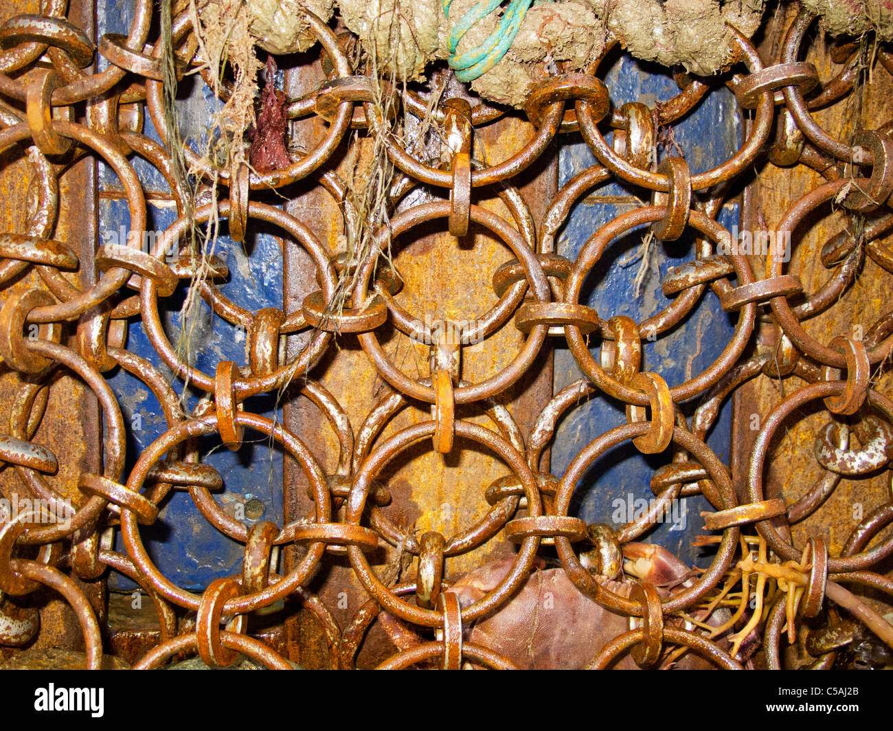 Series of metal circular rings connected together Stock Photo - Alamy