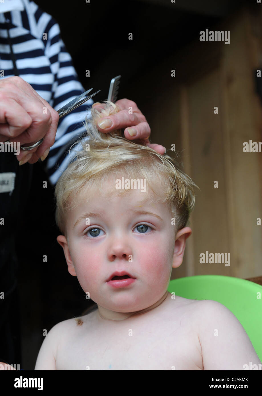 Hair cut while hi-res stock photography and images - Alamy