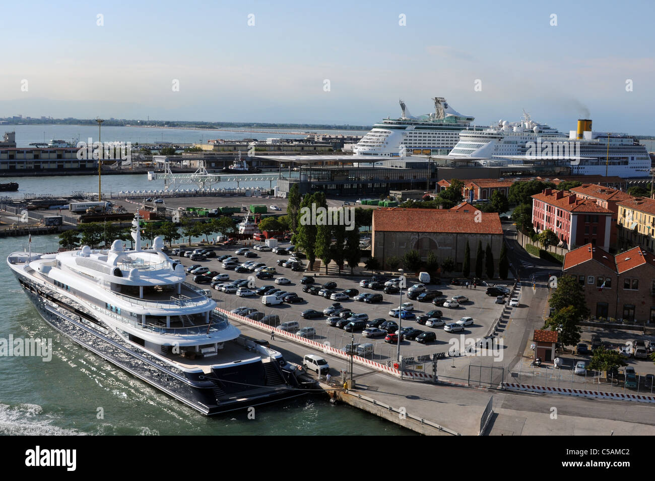 VENICE ITALY SHOWING THE CRUISE PORT AND SHIPS Stock Photo - Alamy