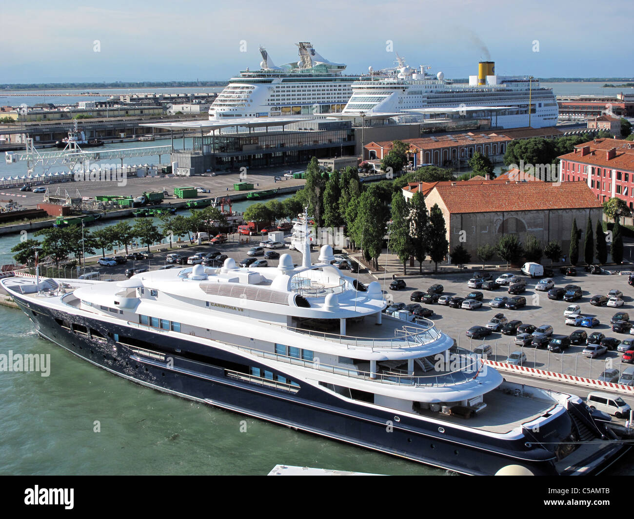 Venice cruise ship grand canal hi-res stock photography and images - Alamy