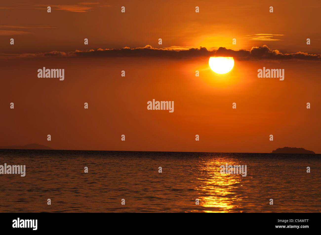 Thai beach sunset hi-res stock photography and images - Alamy