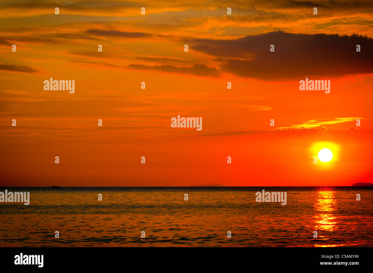 Thai beach sunset hi-res stock photography and images - Alamy
