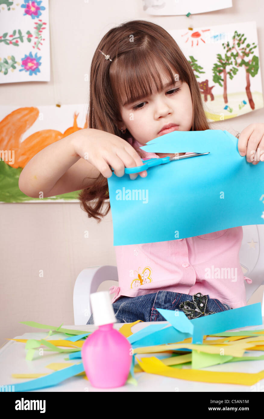 Little girl scissor cutting paper hi-res stock photography and images ...