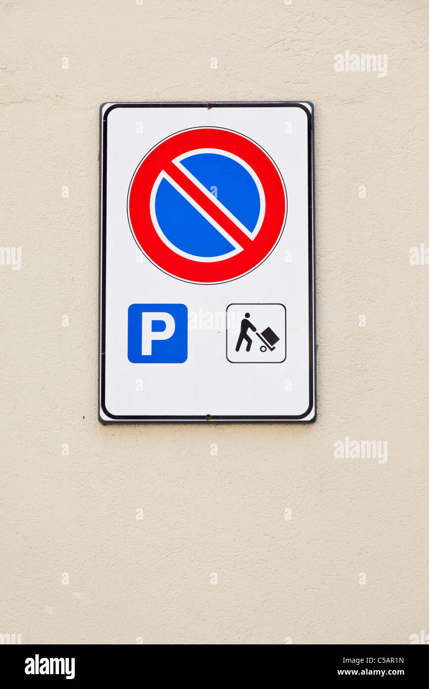 No parking sign, Italy Stock Photo - Alamy