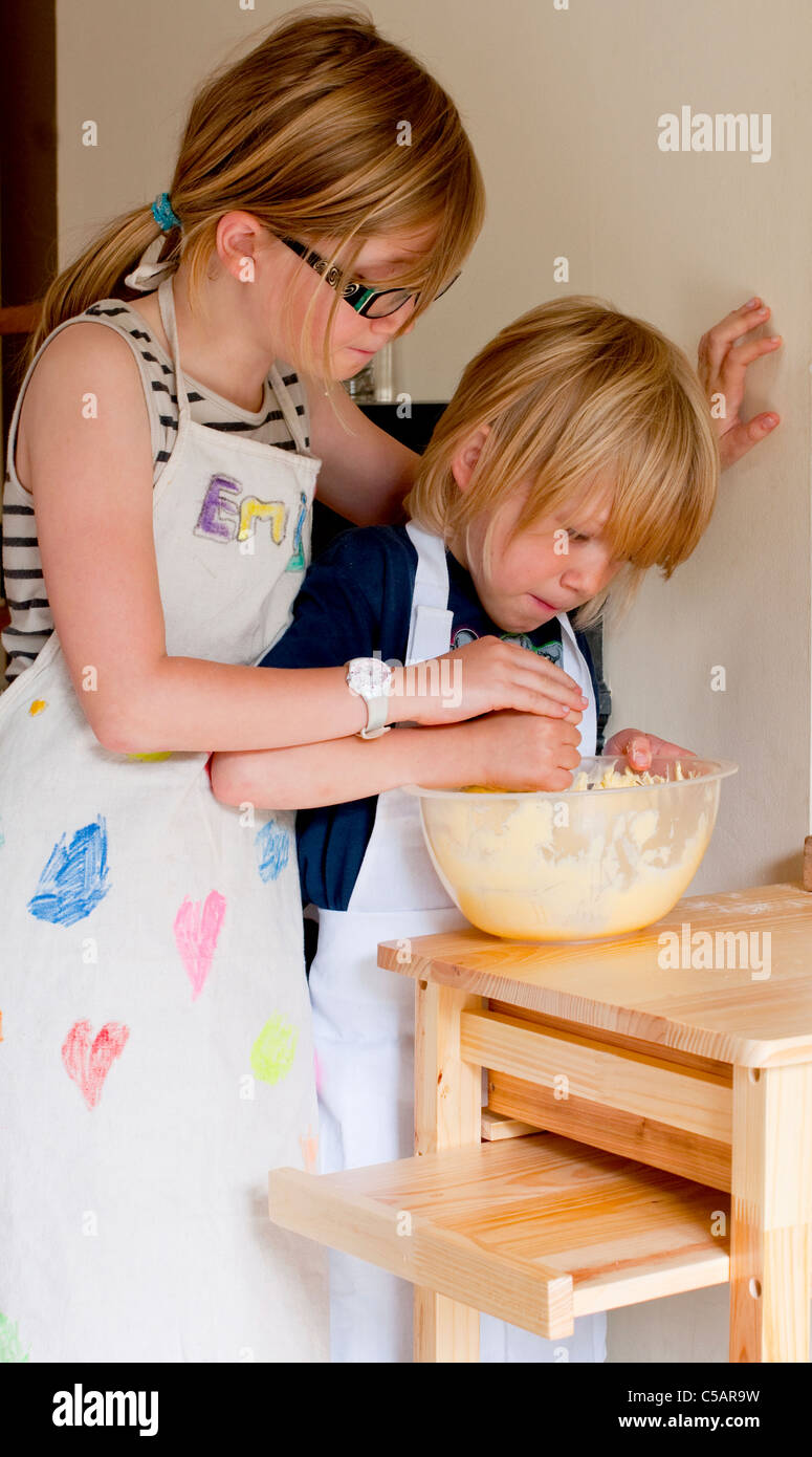 children baking a cake Stock Photo - Alamy