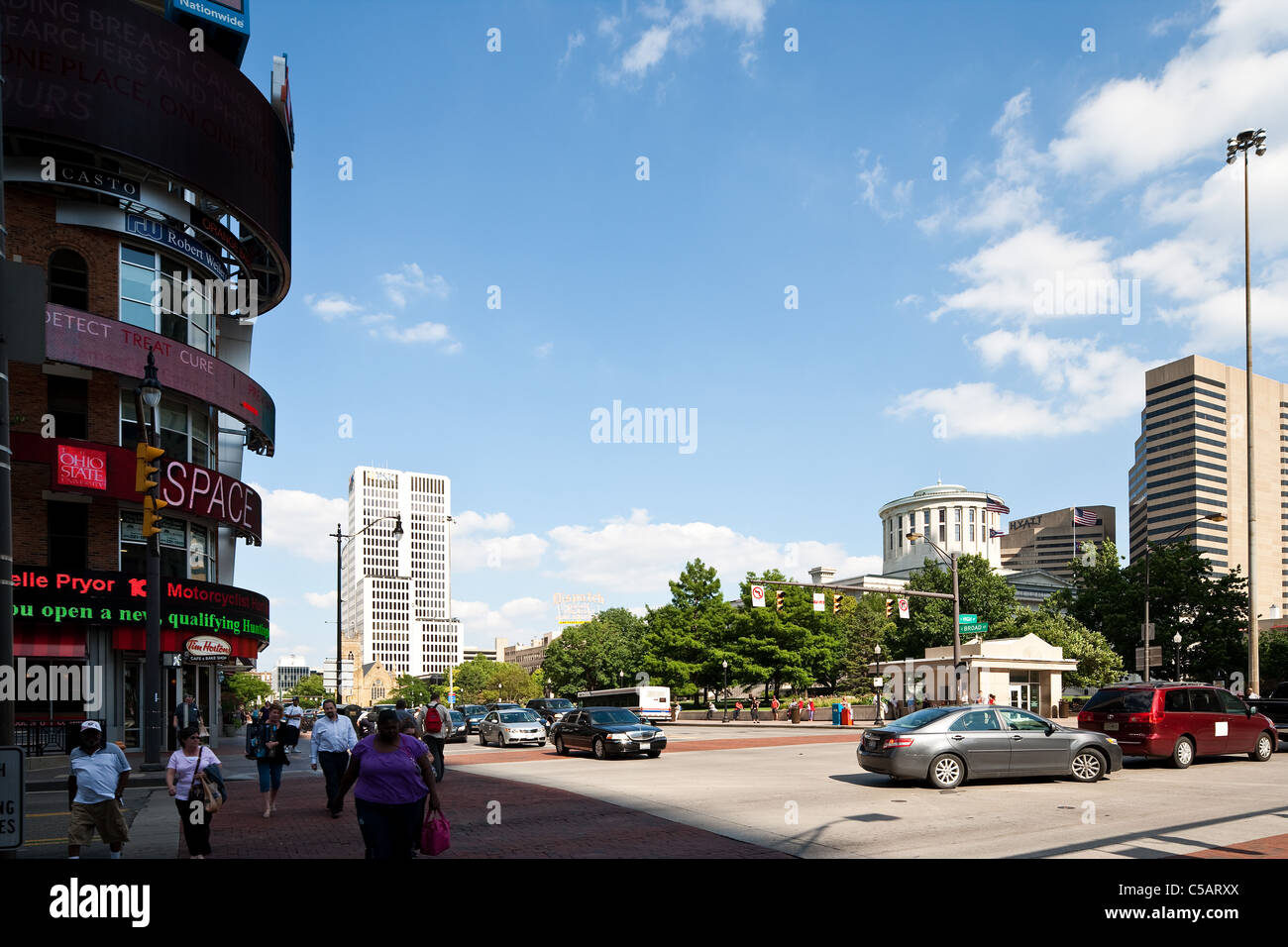 Downtown columbus intersection broad street hi-res stock photography ...