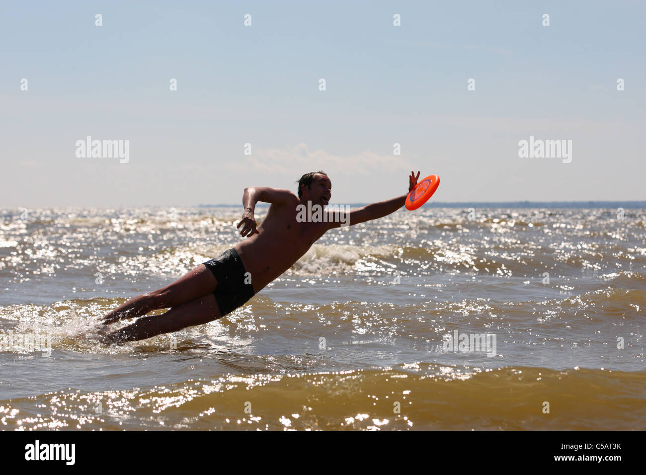 Flying disc hi-res stock photography and images - Alamy