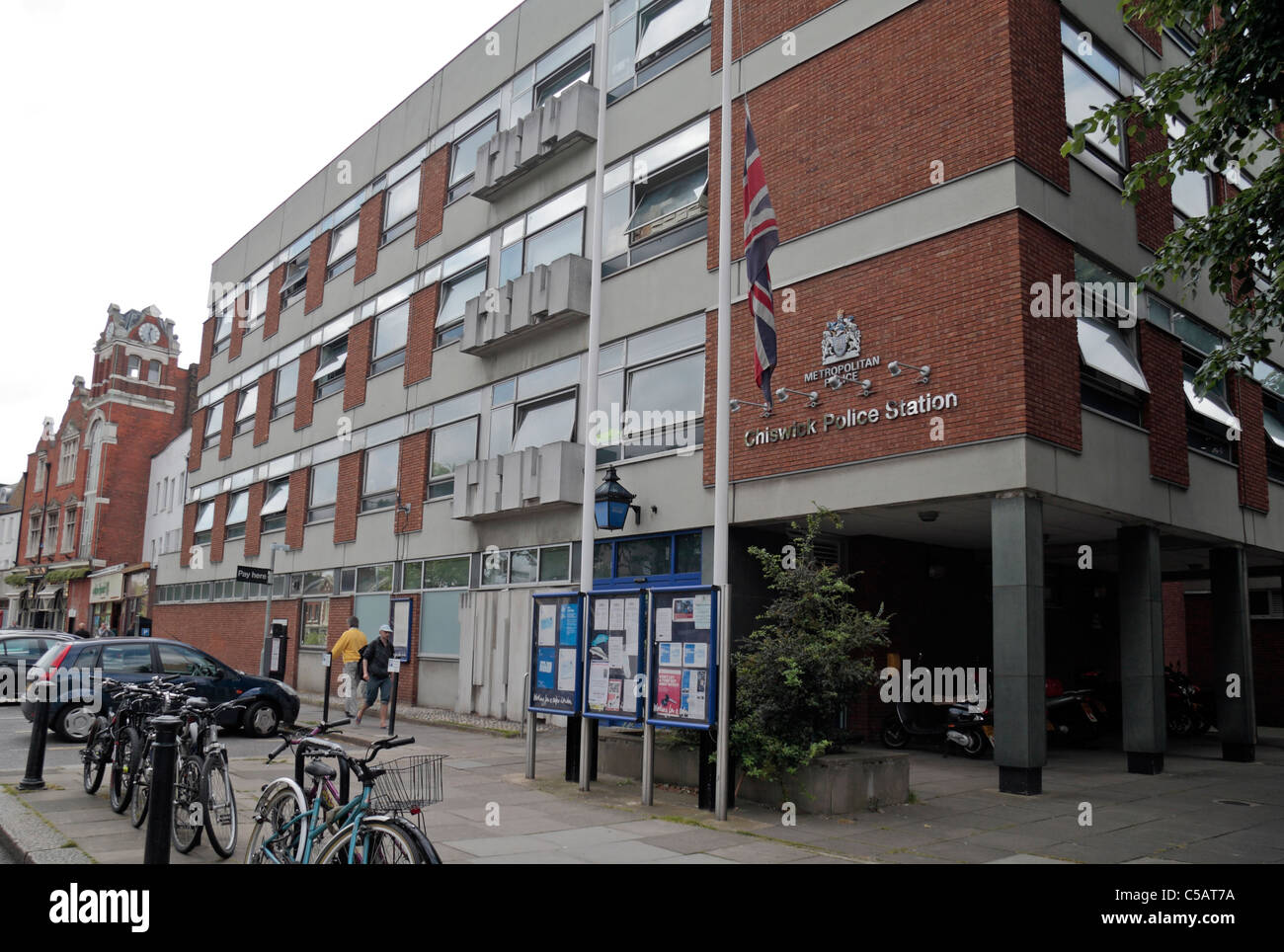 Main entrance to the Metropolitan Police station on Chiswick High Road ...