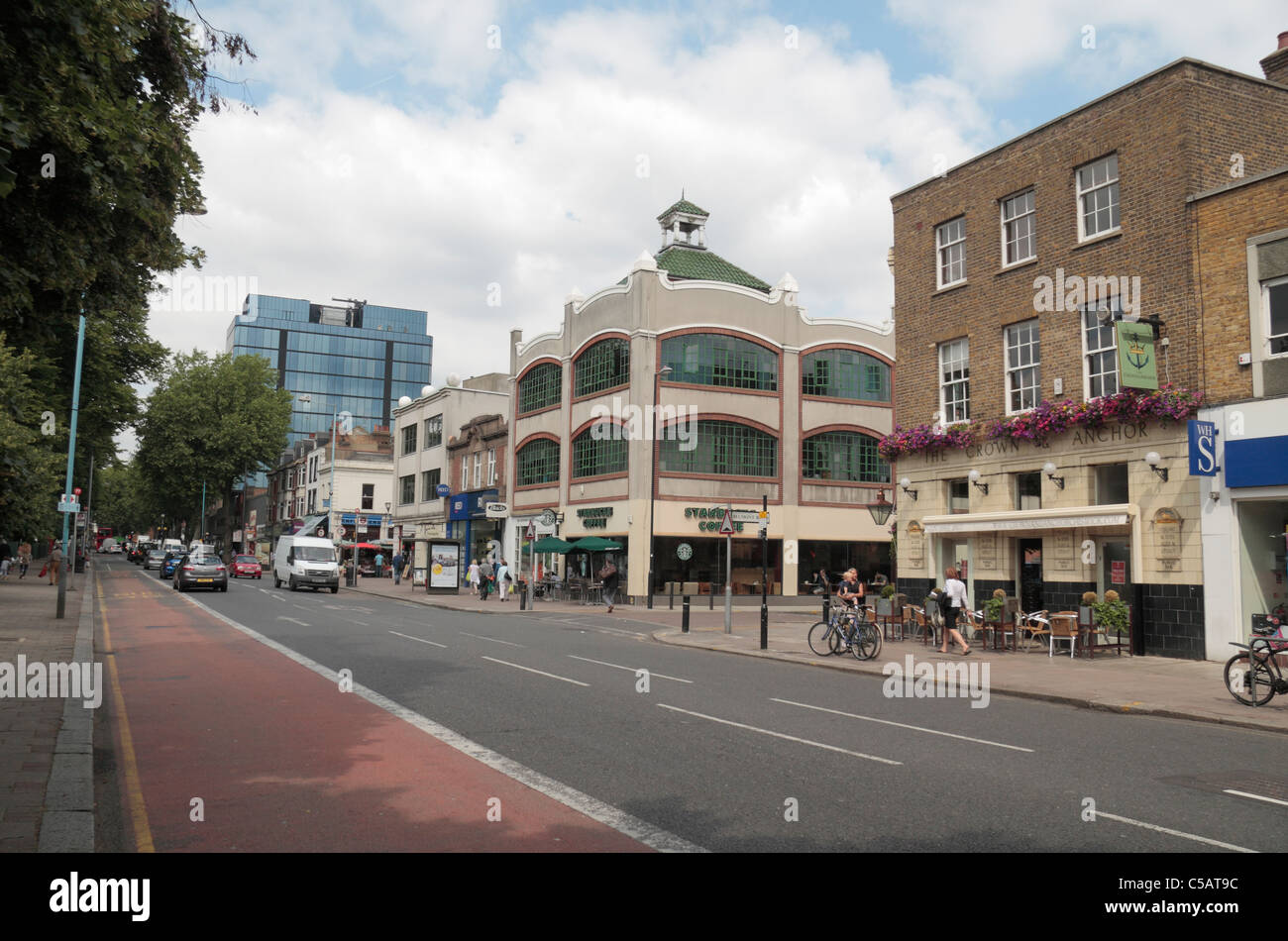 General view of Chiswick High Road (with bus lane), West London ...