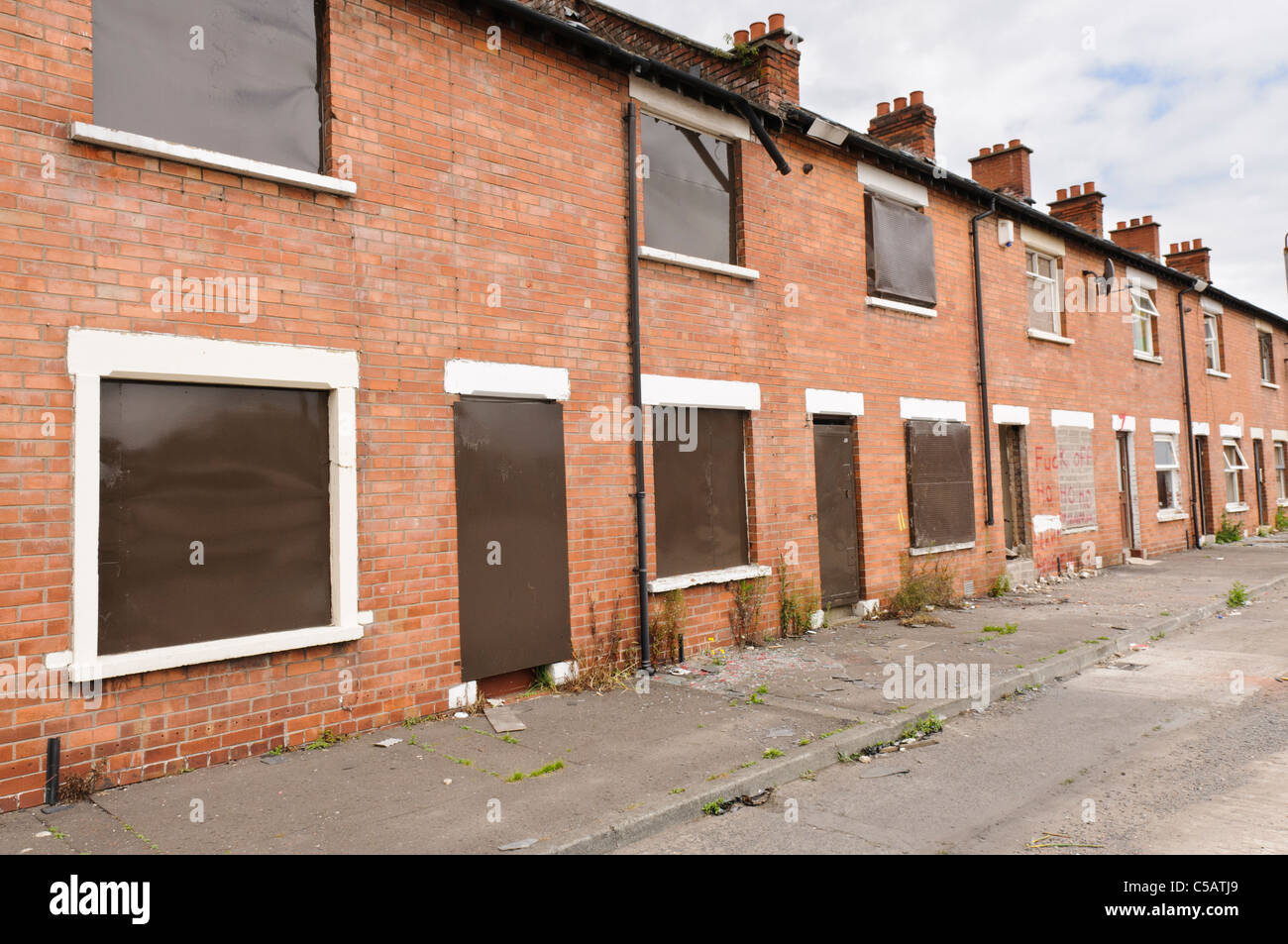 Derelict houses hi-res stock photography and images - Alamy
