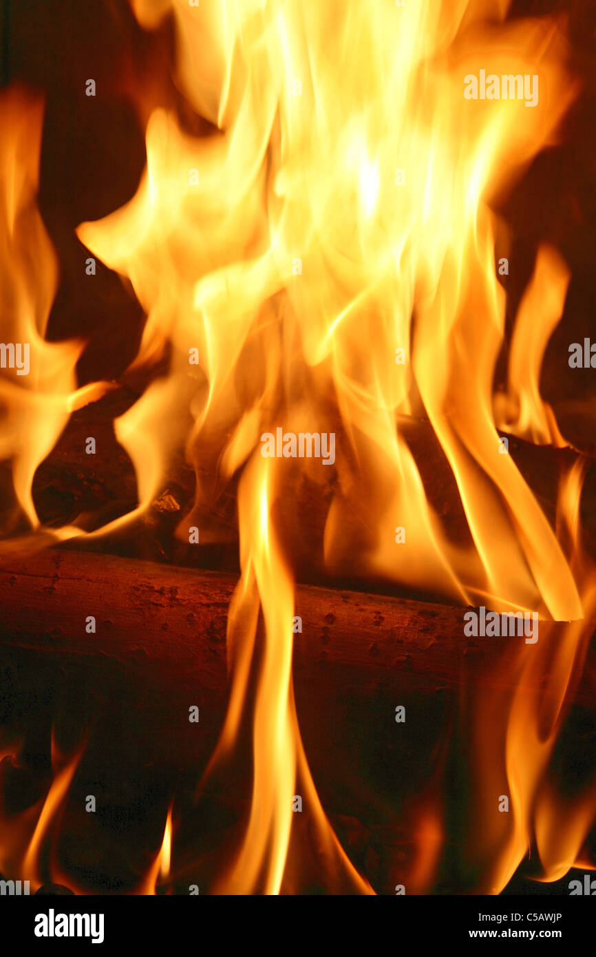 Log fire and flames hi-res stock photography and images - Alamy