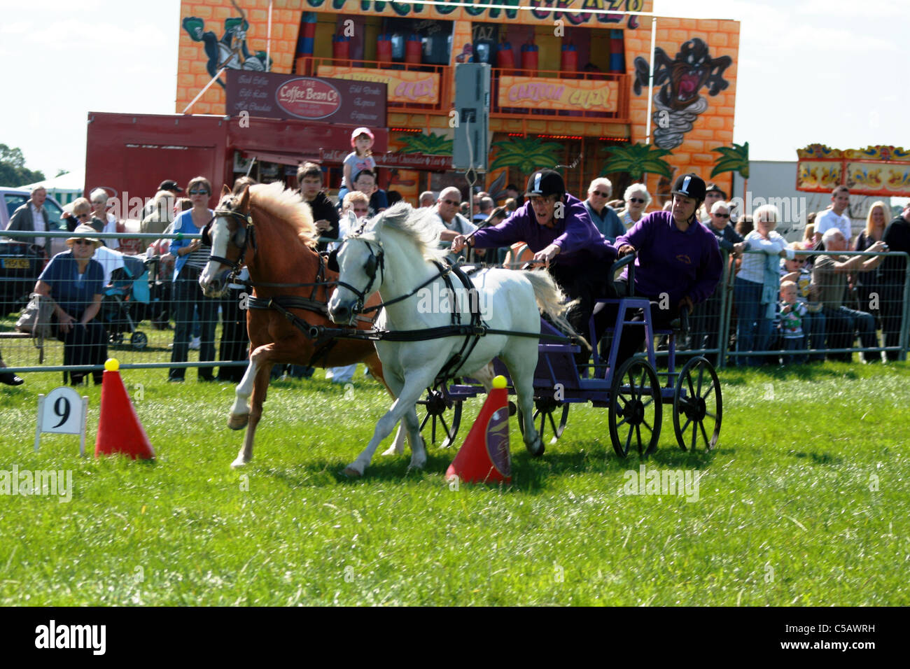 Horse racing ground uk hi-res stock photography and images - Alamy