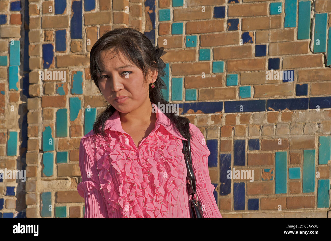 Portrait uzbek woman uzbekistan hi-res stock photography and images - Alamy
