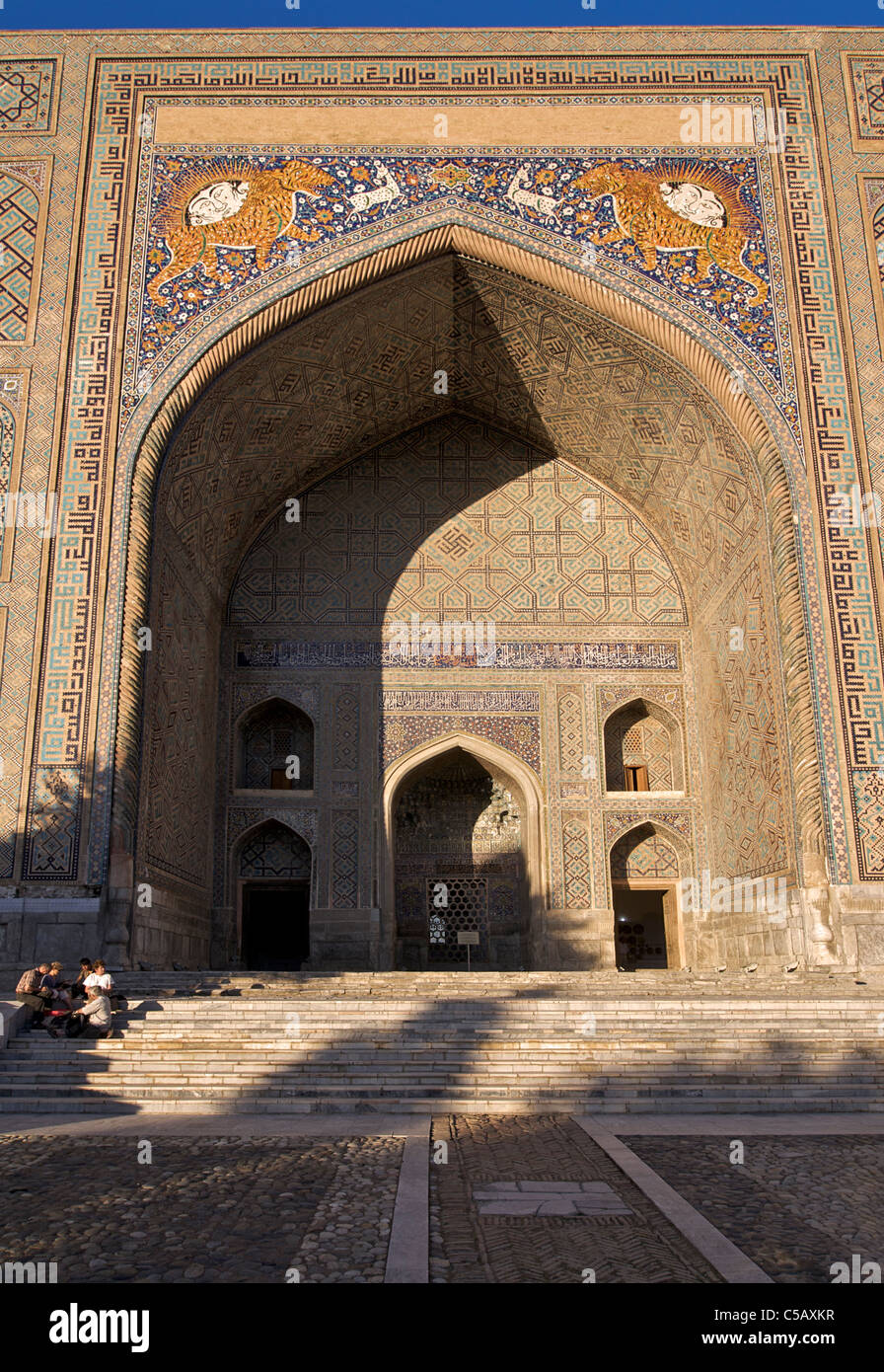 Shir dor madrassa hi-res stock photography and images - Alamy