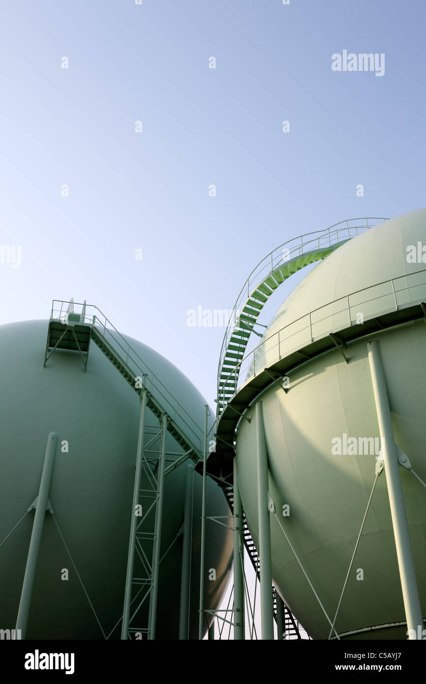 Industry storage tank hi-res stock photography and images - Alamy