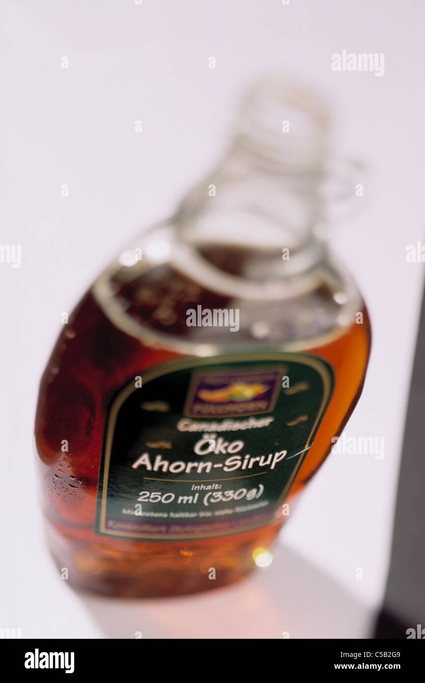 Still: Bottle of maple syrup Stock Photo - Alamy