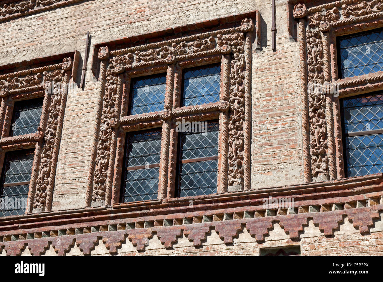 Mullion windows hi-res stock photography and images - Alamy