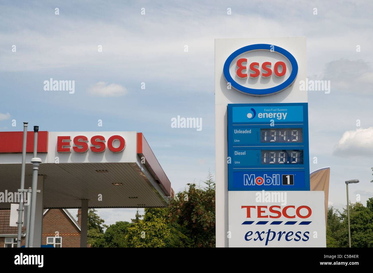 Esso sign hi-res stock photography and images - Alamy