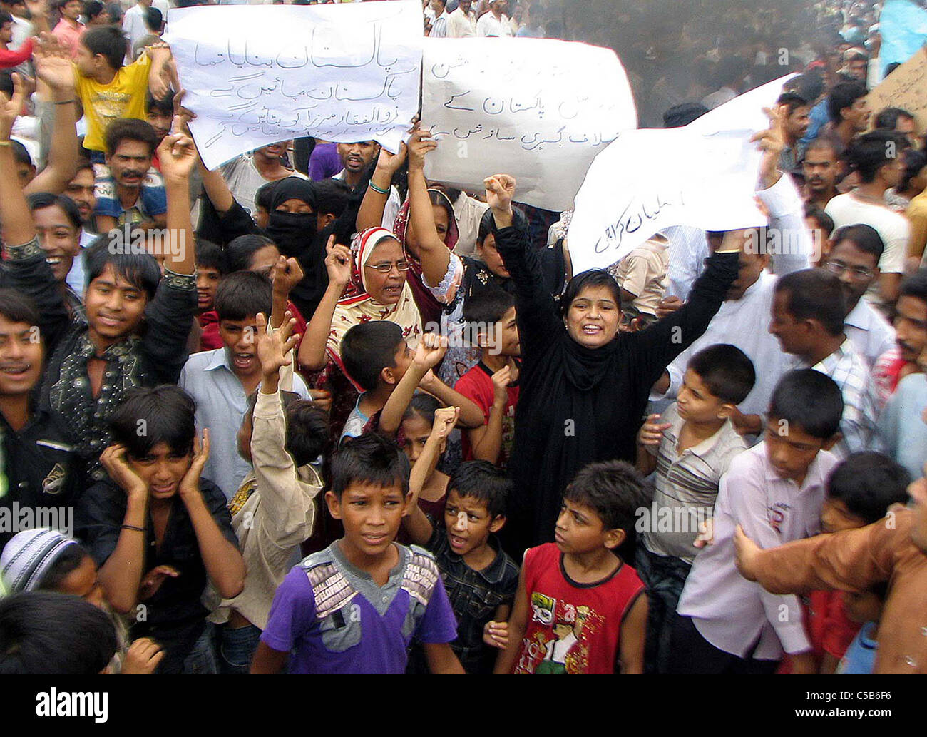 Angry protesters gather on the streets hi-res stock photography and ...