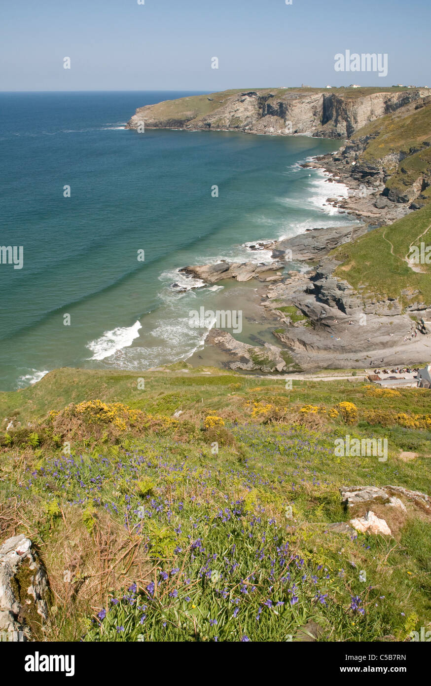 Trebarwith Strand near Tintagel on Cornwall's Atlantic coast, a very ...