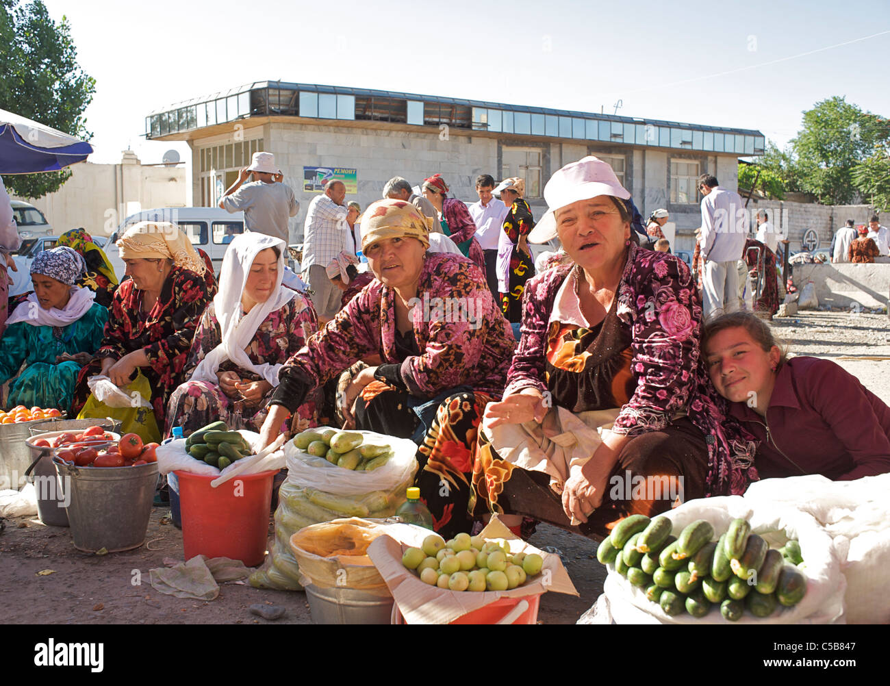 Vendors at Samarkand market, Uzbekistan Stock Photo - Alamy