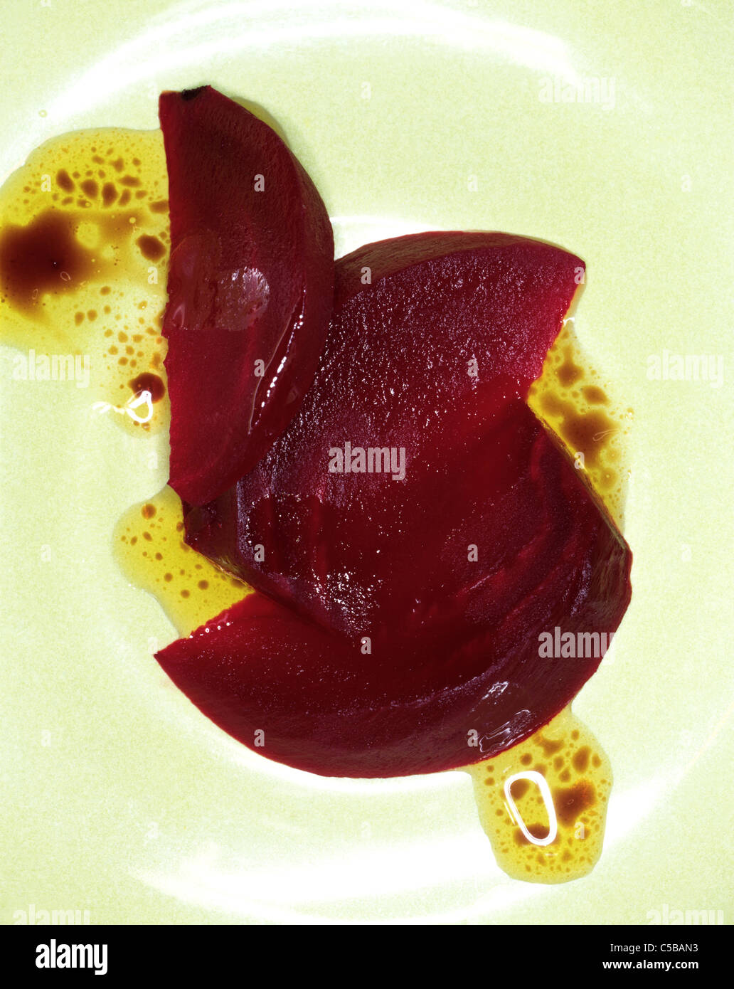 Still: Slices of beetroot with vinegar - oil - dressing Stock Photo - Alamy