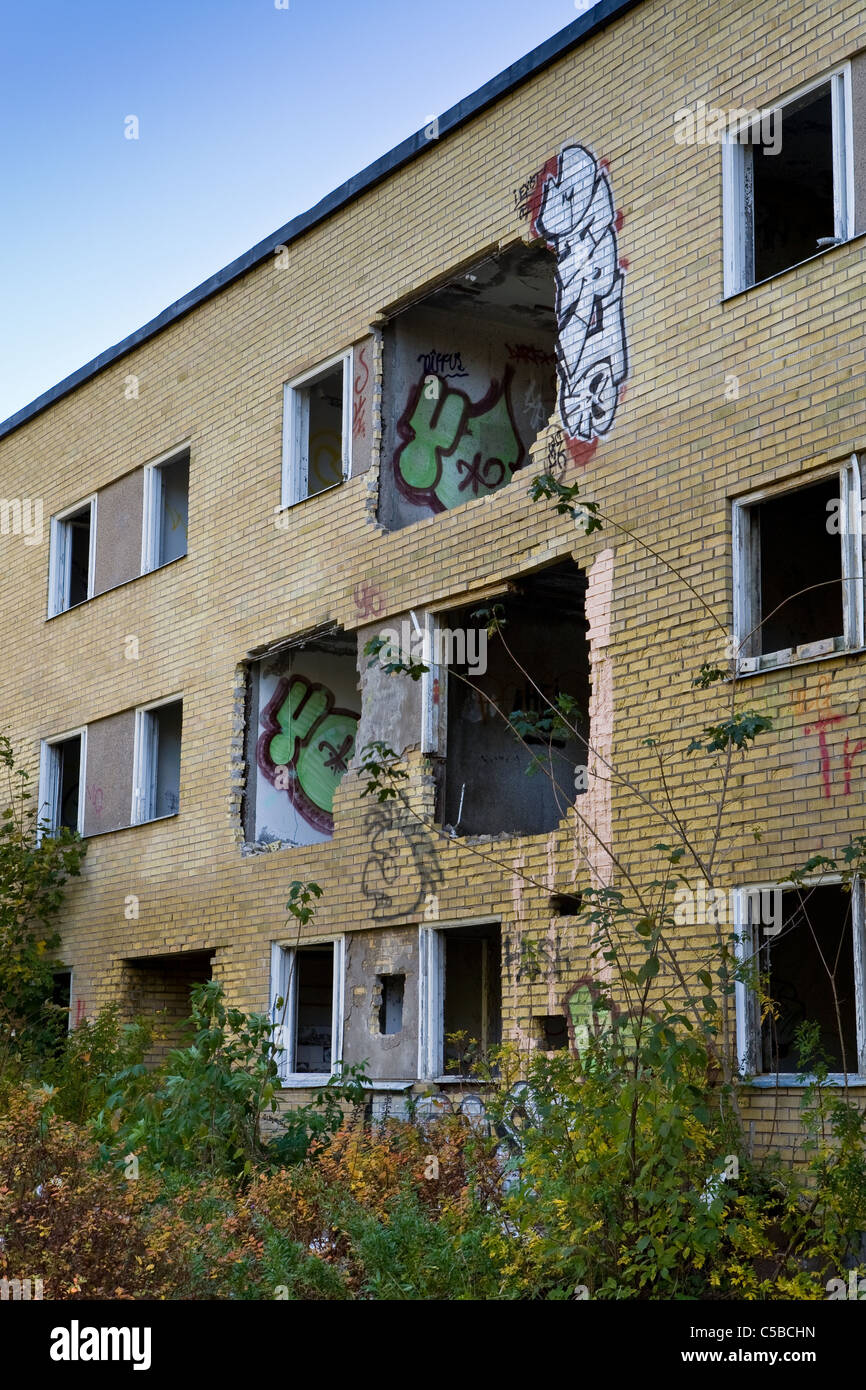 Building disrepair exterior hi-res stock photography and images - Alamy