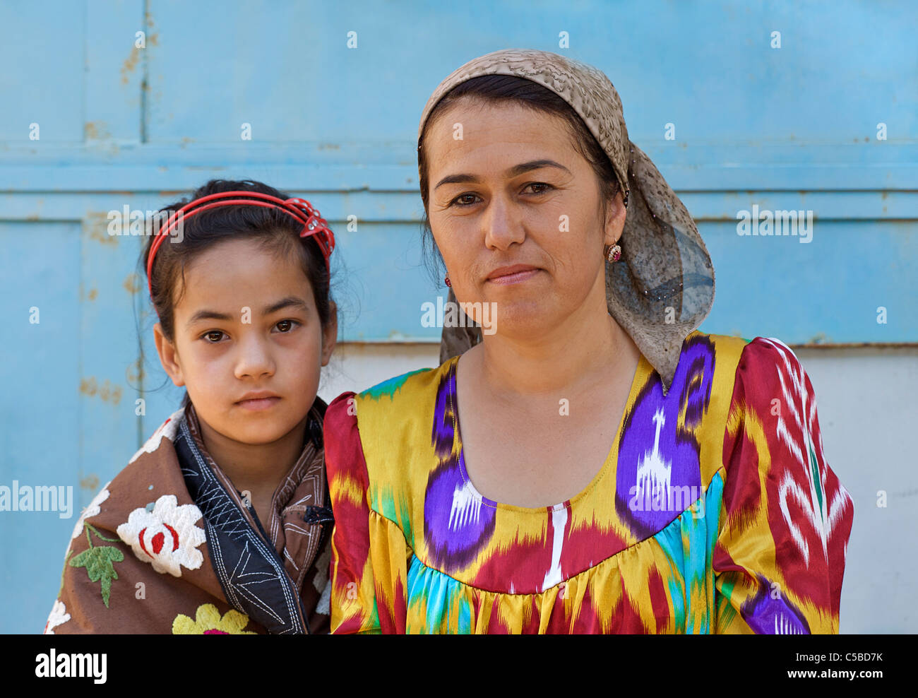 Uzbeki woman and daughter in distictive ikat style Uzbeki dress, Urgut ...