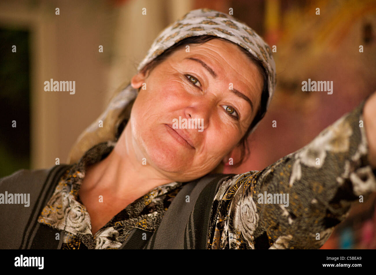 Uzbeki woman in distinctive Uzbeki attire, Urgut market, Samarkand ...