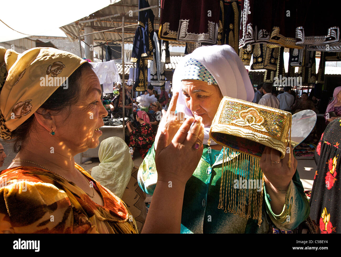 Uzbeki cap vendor, Urgut market, Samarkand, Uzbekistan Stock Photo - Alamy