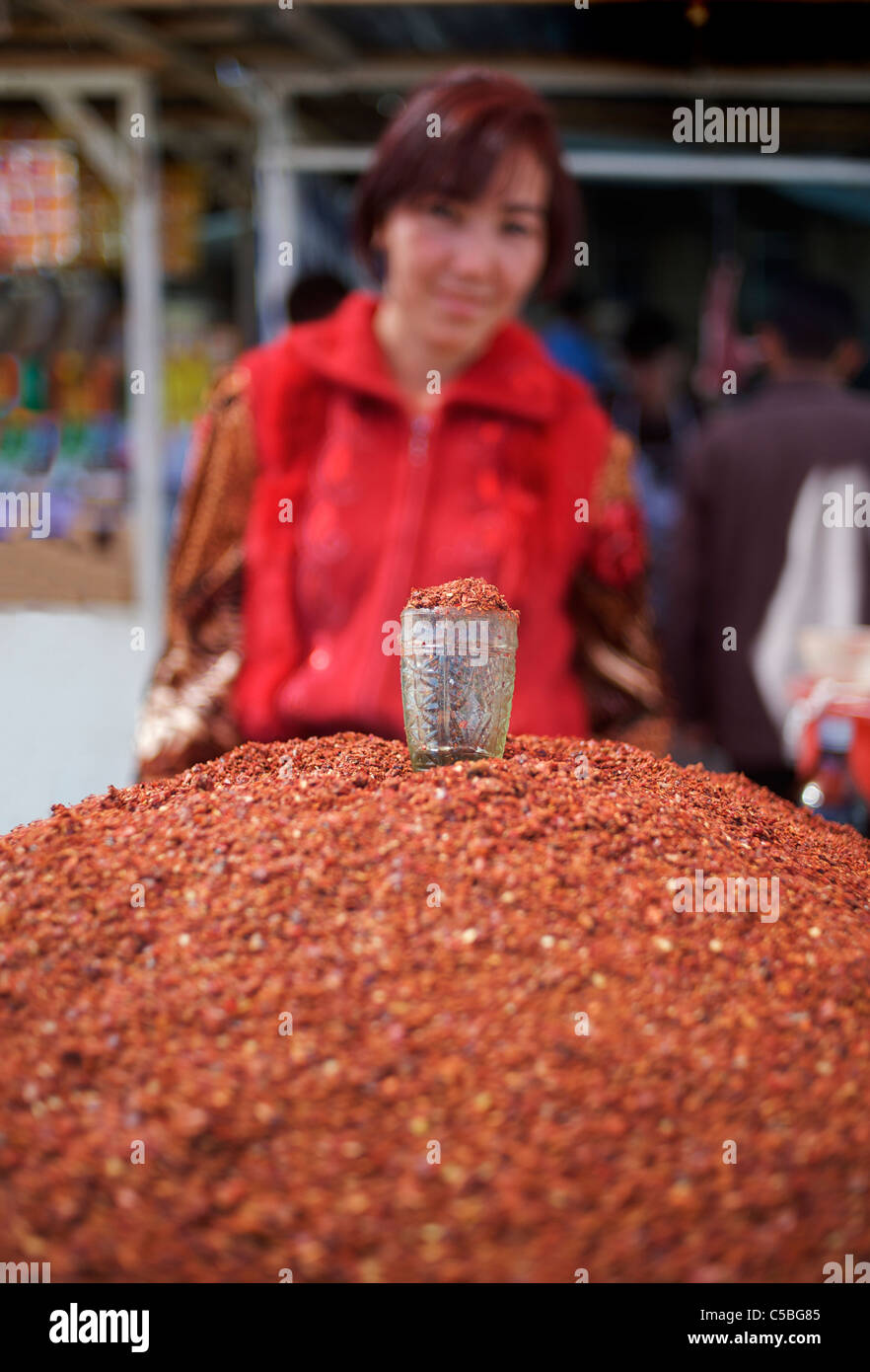Chilli vendor Urgut market, Samarkand, Uzbekistan Stock Photo - Alamy