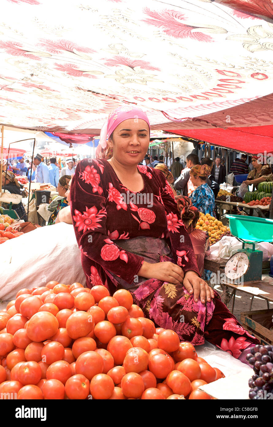 Uzbeki fruit and vegetable vendor, Urgut market, Samarkand, Uzbekistan ...