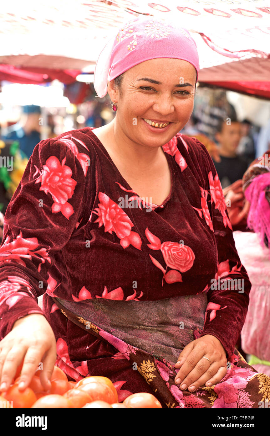 Uzbeki fruit and vegetable vendor, Urgut market, Samarkand, Uzbekistan ...
