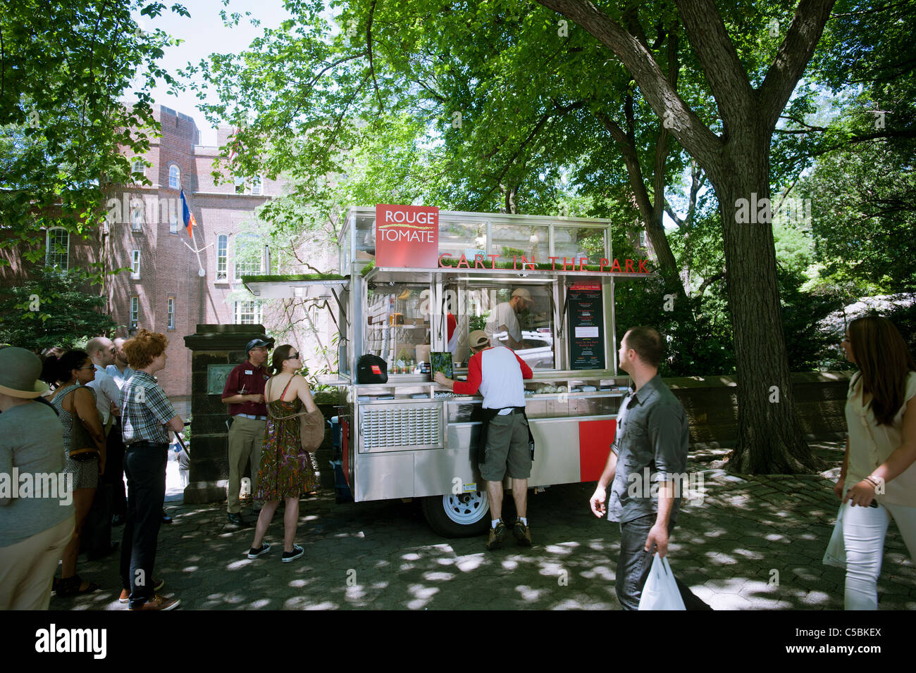 Food kiosk central park hi-res stock photography and images - Alamy