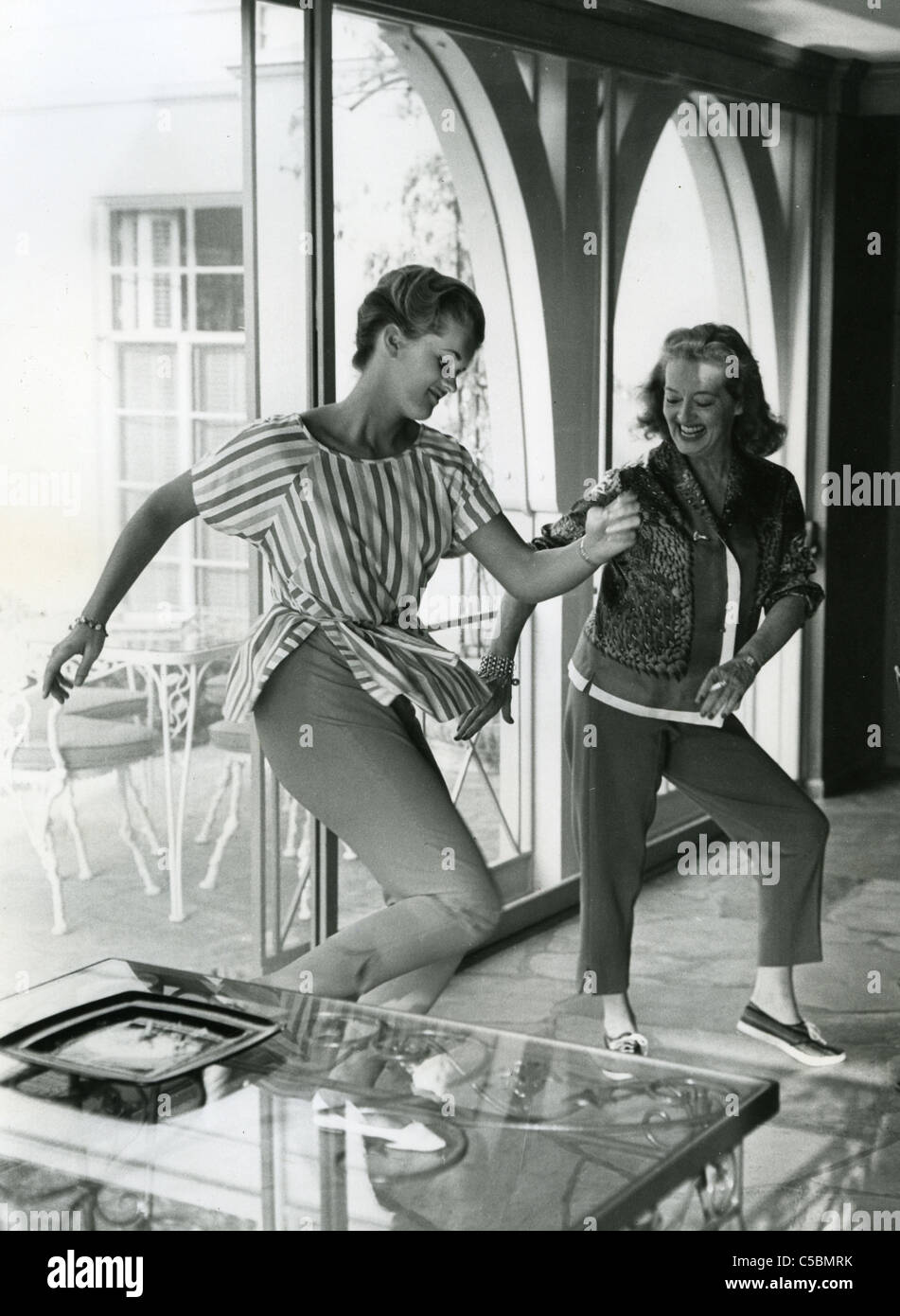 BETTE DAVIS with daughter Barbara about 1967 Stock Photo - Alamy