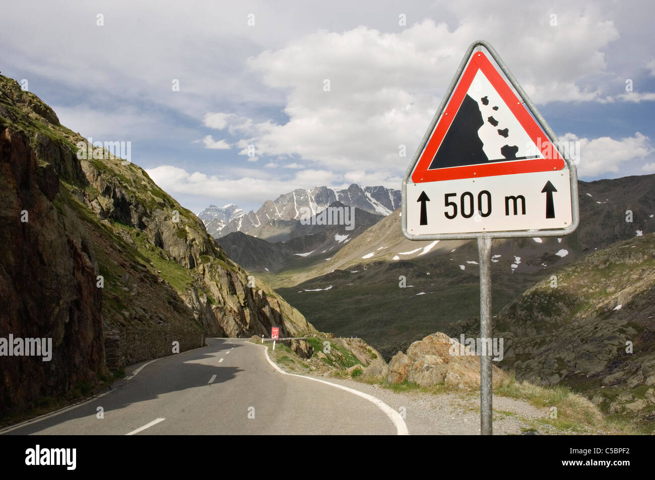Curve warning sign hi-res stock photography and images - Alamy