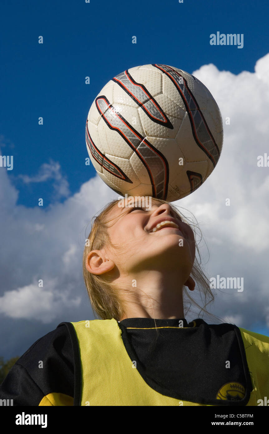 Female soccer player head ball hi-res stock photography and images - Alamy