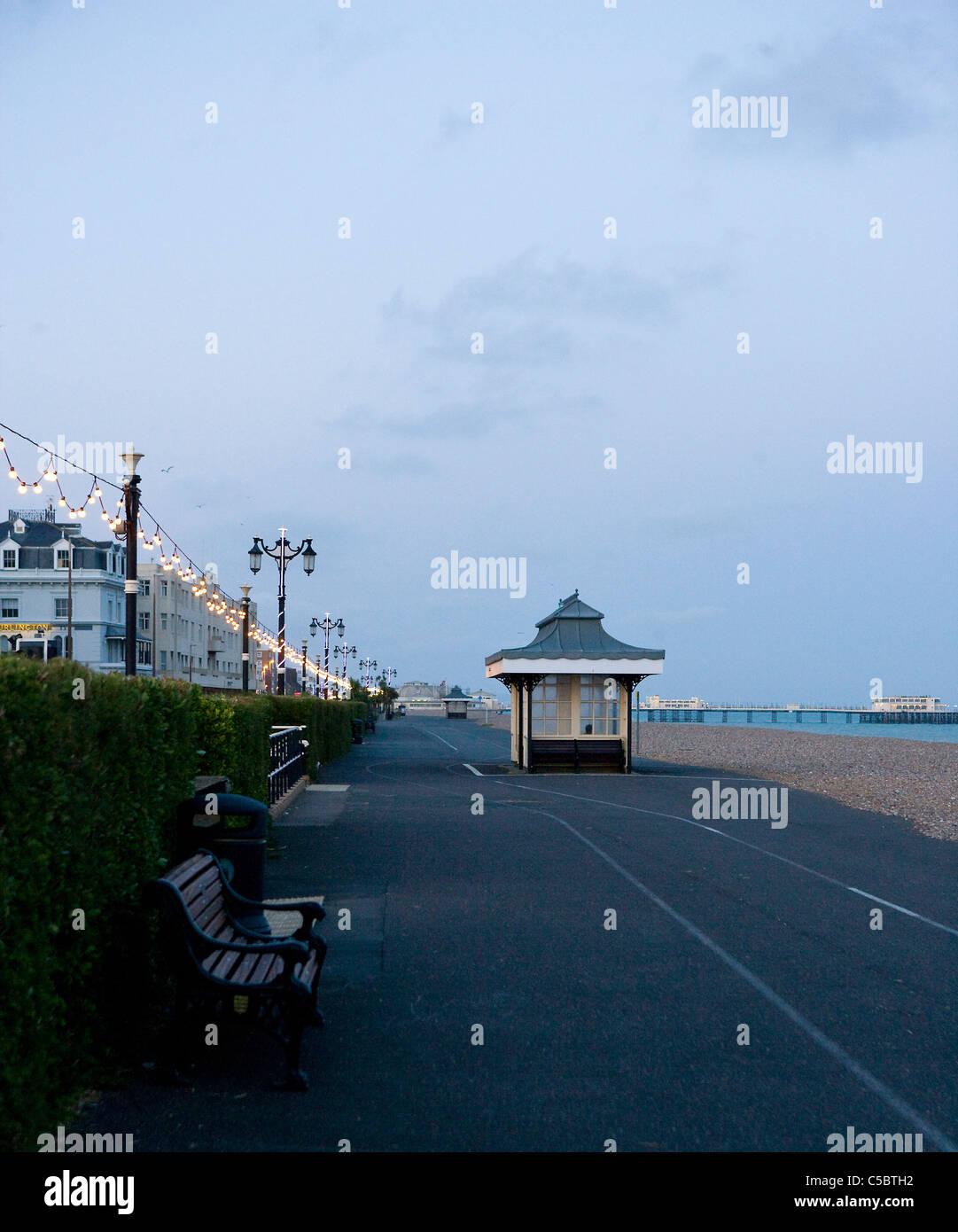 Beach and pier pavilion worthing hi-res stock photography and images ...