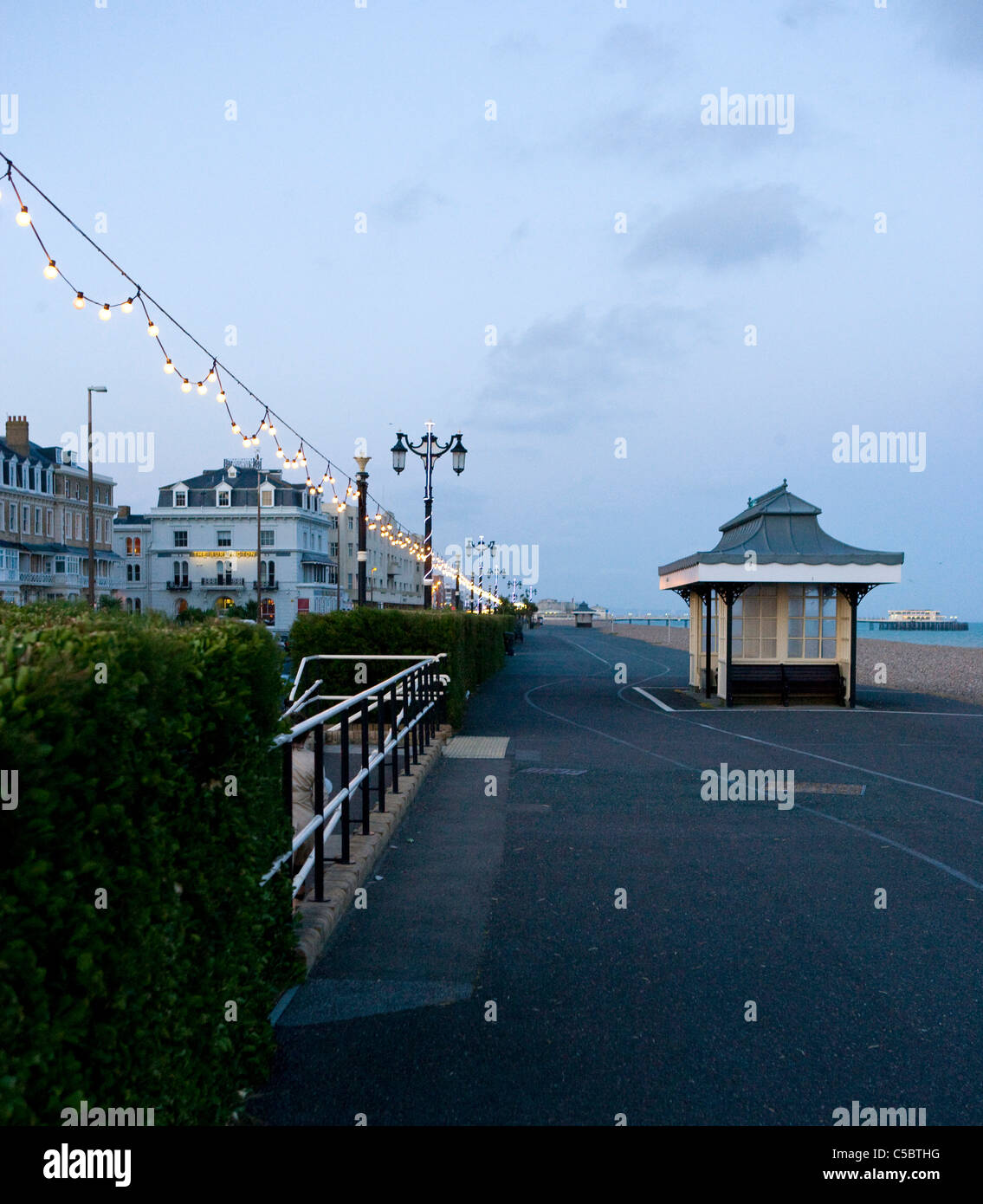 Beach and pier pavilion worthing hi-res stock photography and images ...
