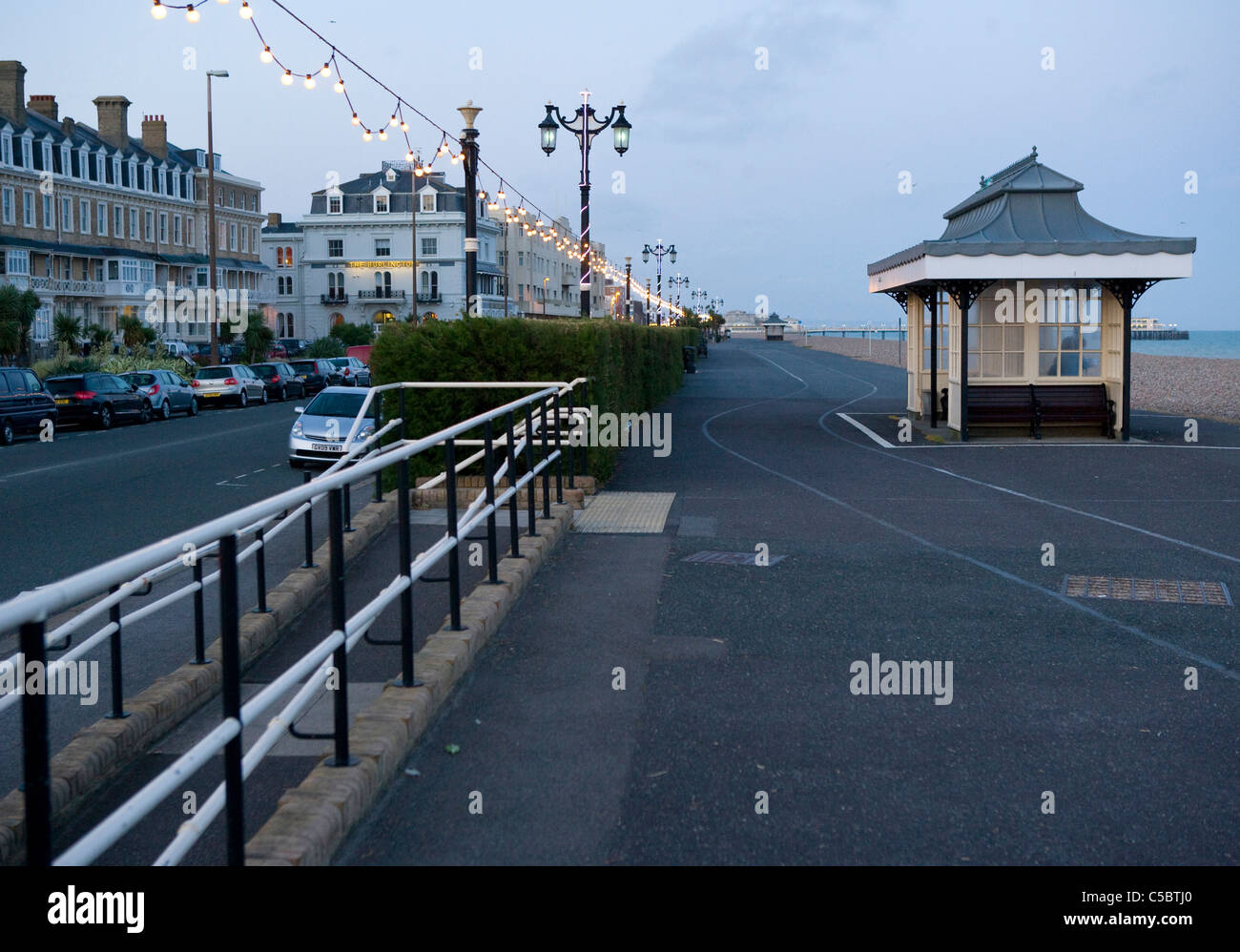 Beach and pier pavilion worthing hi-res stock photography and images ...